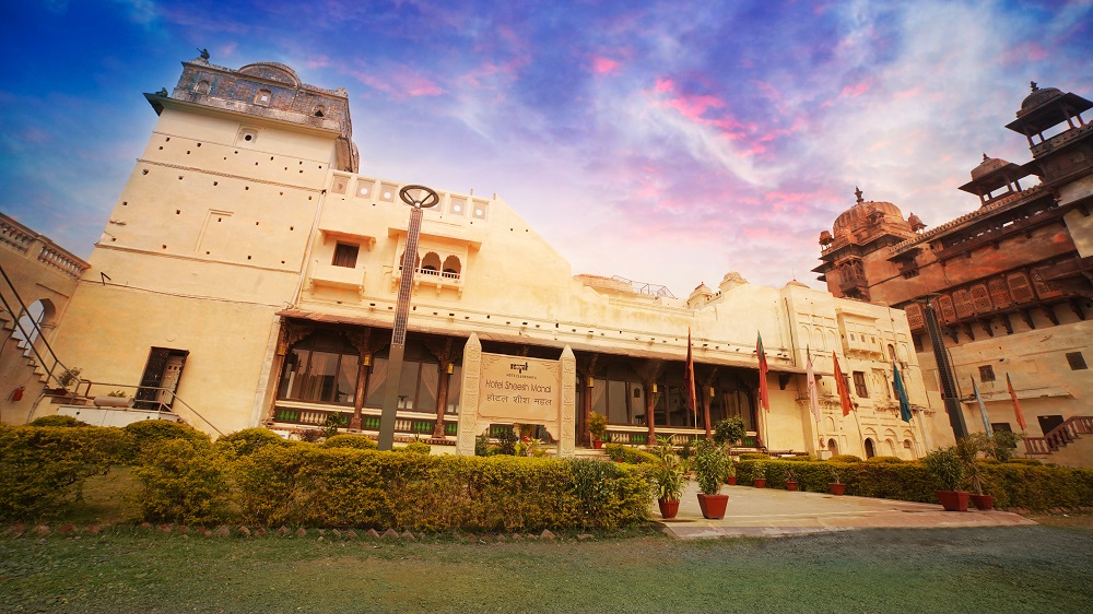 Sheesh Mahal
